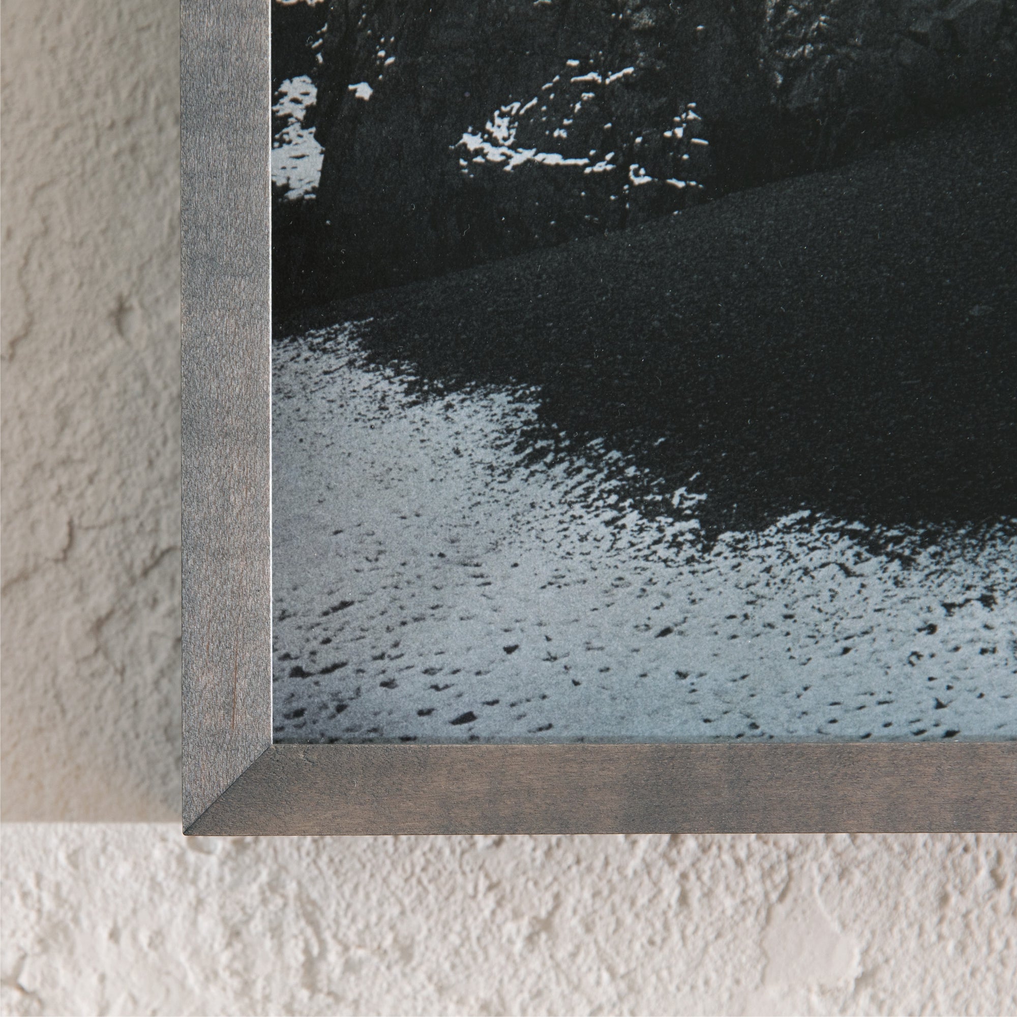 »Lonsvik Iceland« by Florian Richter, gerahmt von Frameworks Berlin
